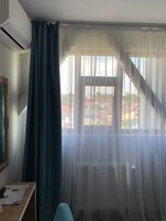 Quarto casal básico | Terraço/pátio