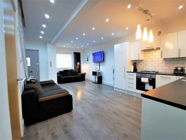 Modern 4bedroom Large Townhouse Near City Centre!! - Manchester