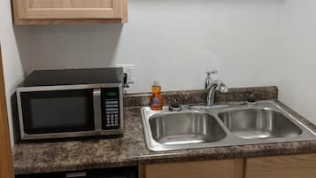 Cabana de Madeira Familiar | Kitchenette privada | Minifrigorífico, um micro-ondas, uma cafeteira/bule