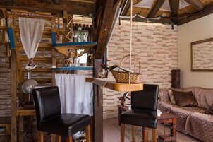 Casa (Holiday Home with Swimming Pool) | Sala de estar | TV 25 polegadas com canais digitais