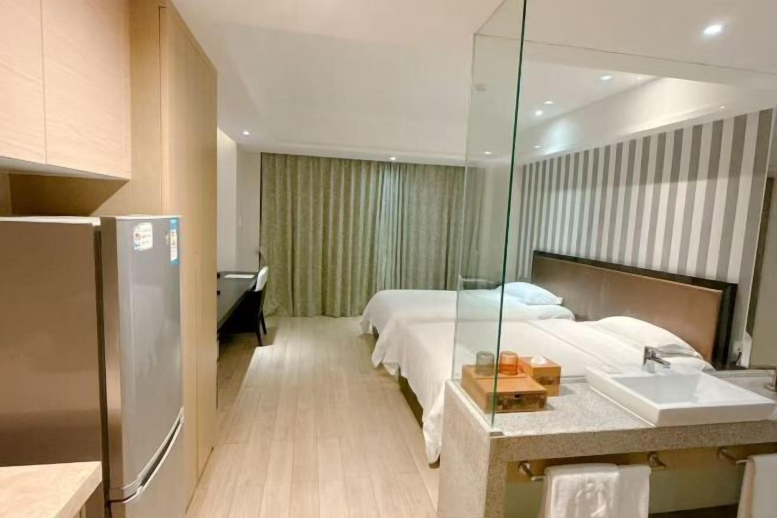 Cortinas/cortinados opacos, ferro/tábua de engomar, Wi-fi grátis 