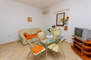 Apartamento (One Bedroom Apartment with Terrace) | Sala de jantar