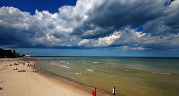 Perto da praia, praia de areia branca 