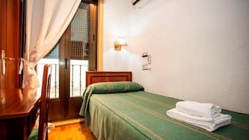 Quartos à prova de som, Wi-Fi de cortesia, roupa de cama