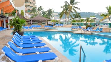 Piscina exterior, da(s) 8:00 à(s) 21:00, guarda-sóis, espreguiçadeiras