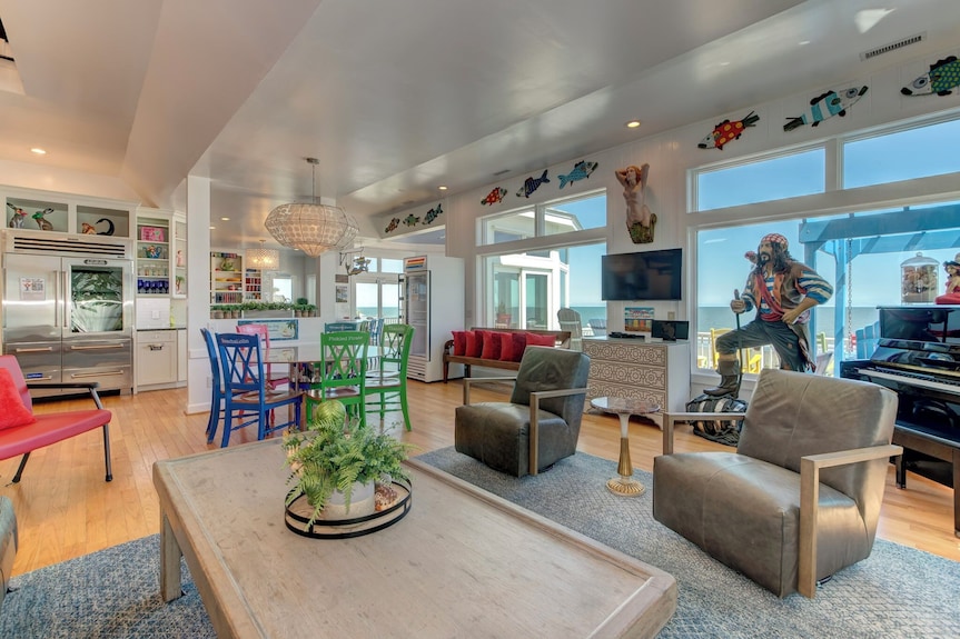 Casa Margarita ~Oceanfront, 10bd, Private Pool And Hot Tub, Elevator - 이슬 오브 팜스