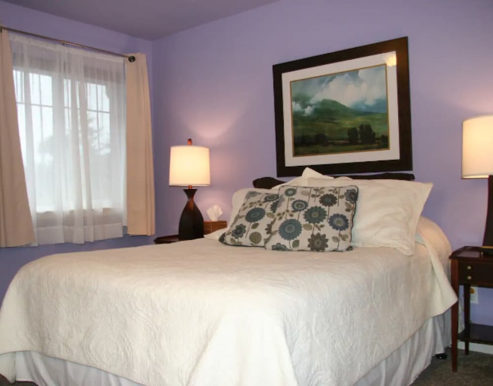 Dove's Perch, An Efficiency Studio At Robin's Nest Inn - Whidbey Island, WA