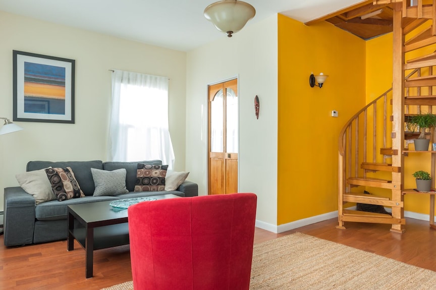 3 Bedroom Apartment Next To T Stop / Off Street Parking - Dorchester, MA