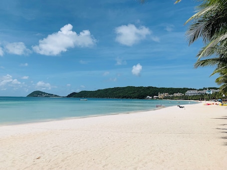Perto da praia, praia de areia branca