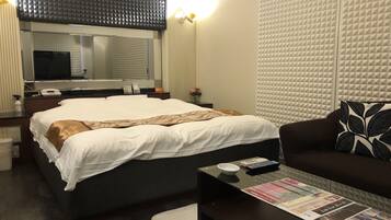 Quarto casal econômico, para fumantes | Quartos à prova de som, Wi-Fi de cortesia