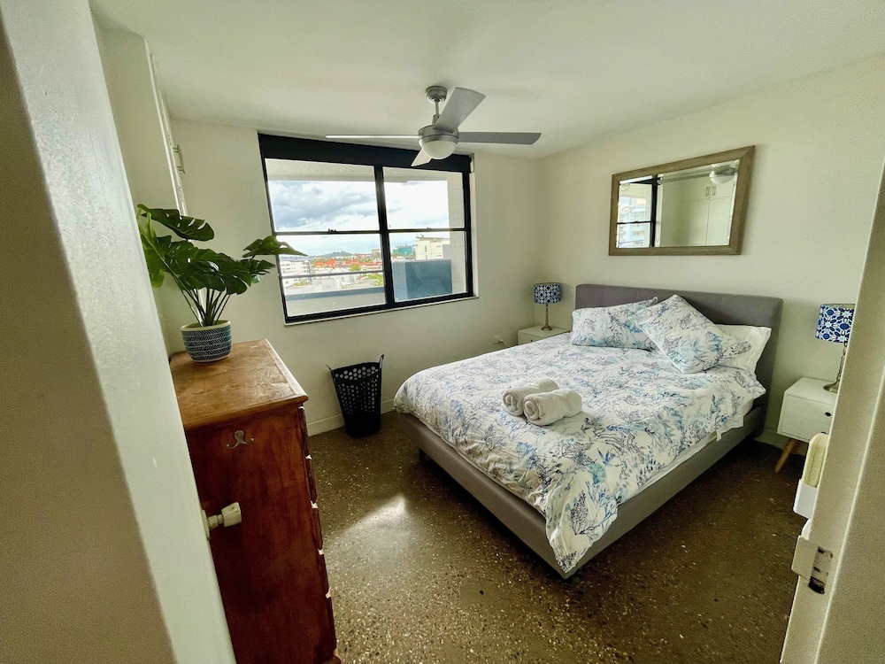 Large Funky City Apartment - Salisbury