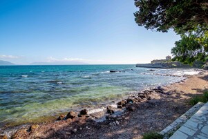 Na praia, praia de areia branca 