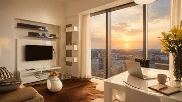 Suite Standard, 1 quarto, ar condicionado, Vista para a cidade | Sala de estar | Smart TV de 55 de polegadas com canais digitais, televisor, Netflix