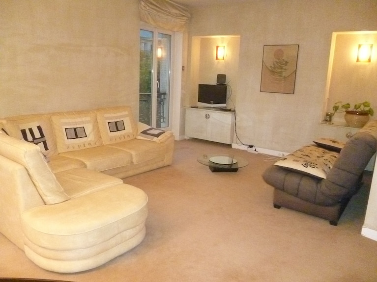 Voltaire. 62m2 Apartment With Parking. - باريس