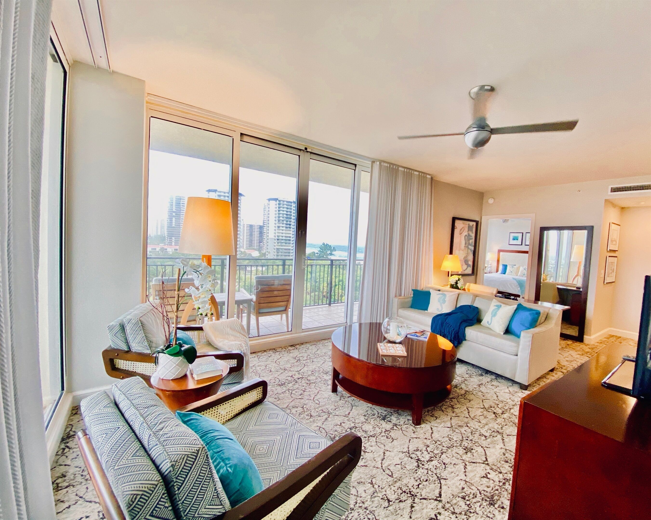 Beach Resort, Water Sports, Fishing, Pools, Bar, Gym,restaurants,tiki Bar, - West Palm Beach, FL