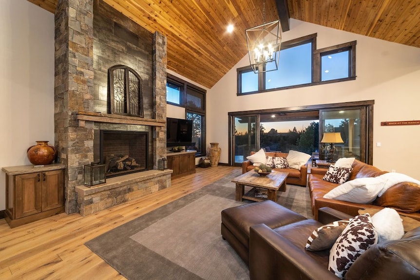 Exquisite Luxury Home With Panoramic Mountain Views & First-class Amenities - Prineville, OR