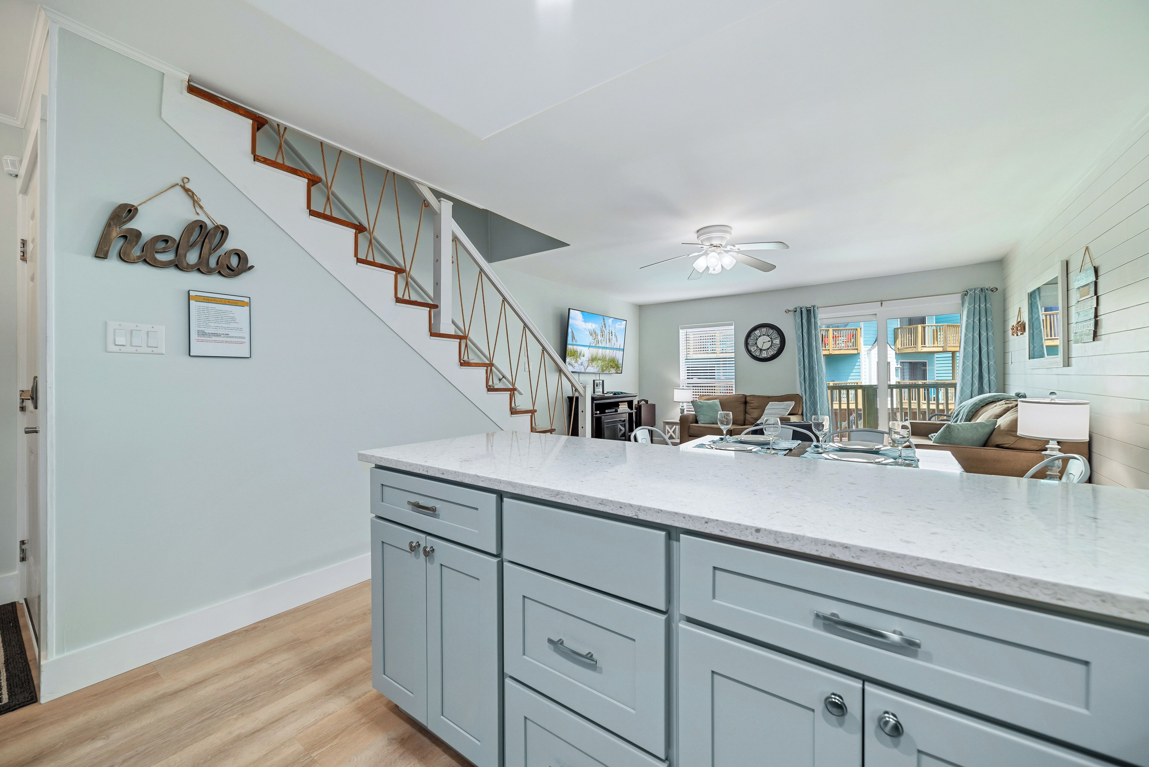 Prime Spot!!! 3br/2ba Condo Overlooking Pool & Across From Beach! - Gulf Shores, AL