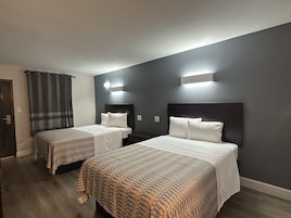 Quartos à prova de som, Wi-Fi de cortesia, roupa de cama
