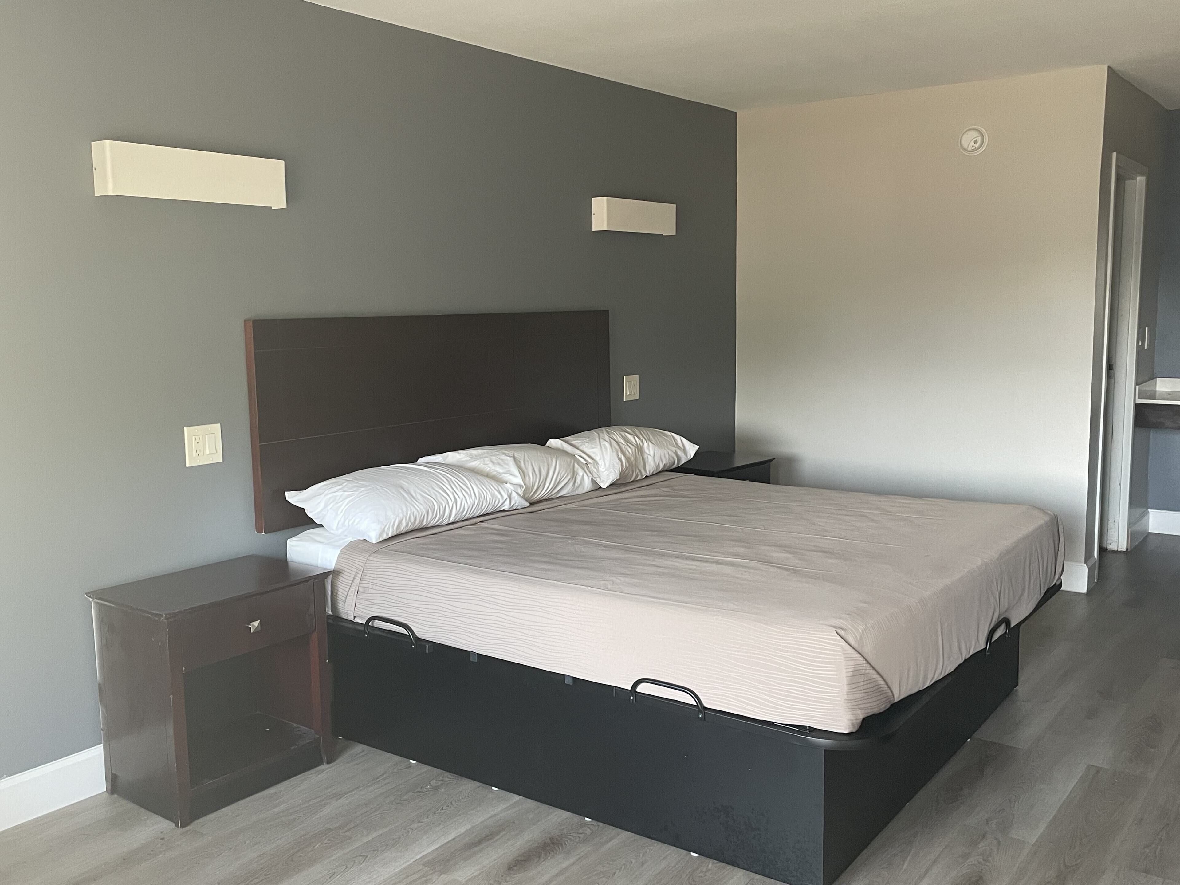 Quartos à prova de som, Wi-Fi de cortesia, roupa de cama