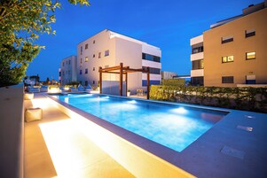 Piscina exterior sazonal 