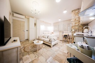 Estúdio Premium | Sala de estar | Smart TV de 138 de cm com canais via satélite, televisor, Netflix 