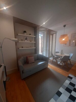 Apartamento Signature | Sala de estar | Televisor 