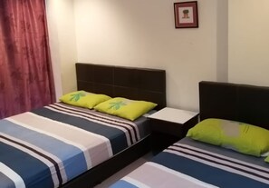 Quarto Triplo Deluxe | Secretária, ferro/tábua de engomar, Wi-fi grátis 