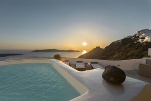 Villa, banheira de hidromassagem grande, vista para o mar | Banheira de hidromassagem privativa