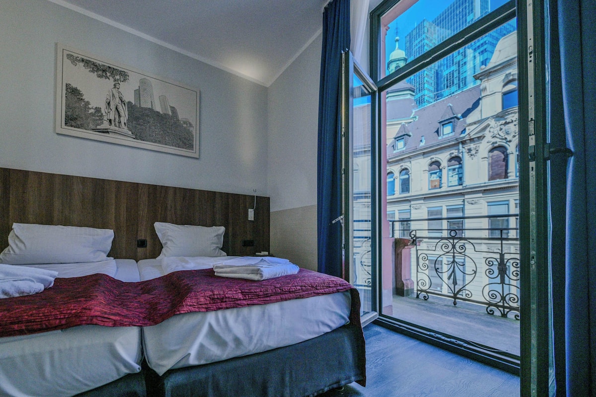 Quarto casal premium | Frigobar, cofres nos quartos, cortinas blackout, quartos à prova de som