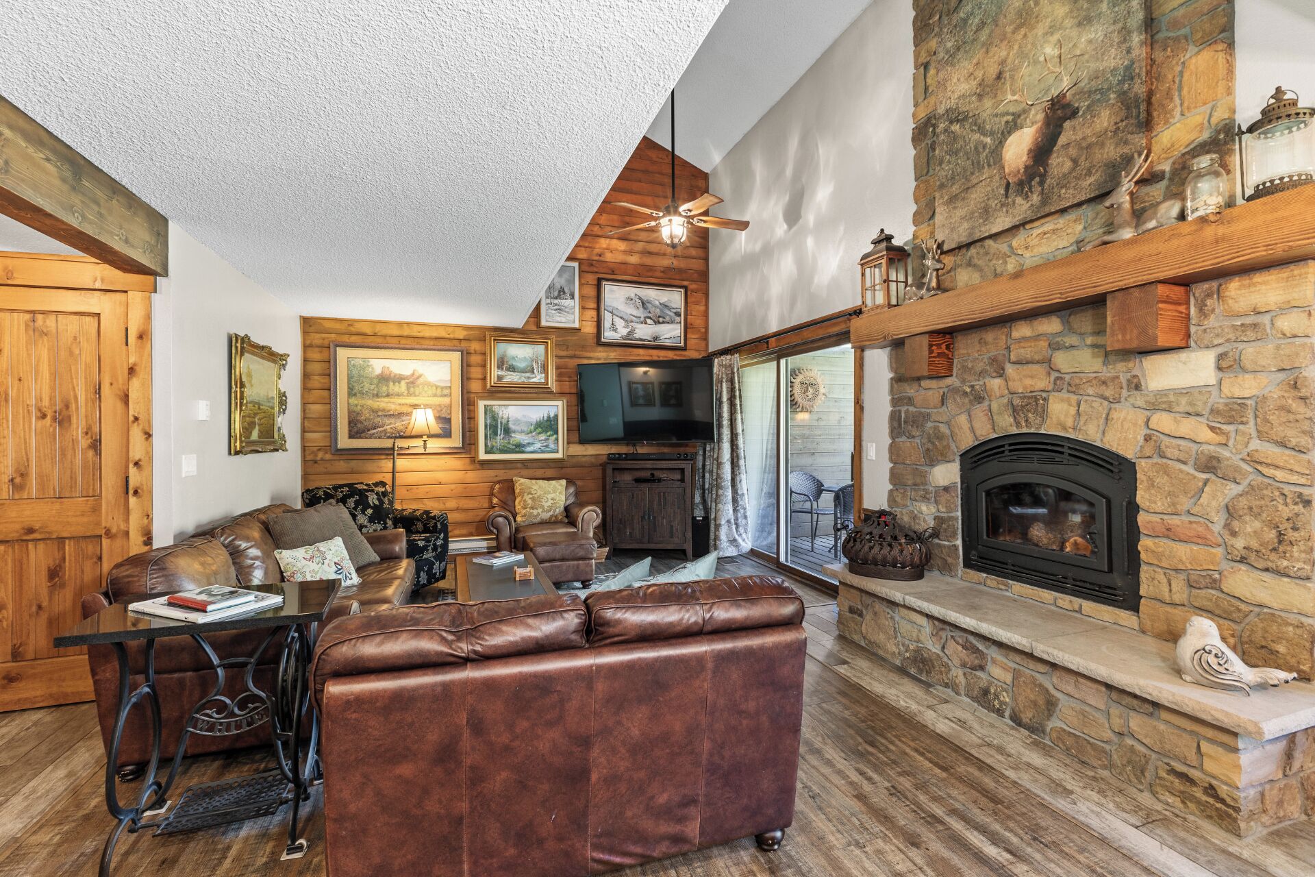 Renovated Burgess Creekside Ski Townhome  Fireplace, Private Garage & Gear Storage - Steamboat Springs, CO
