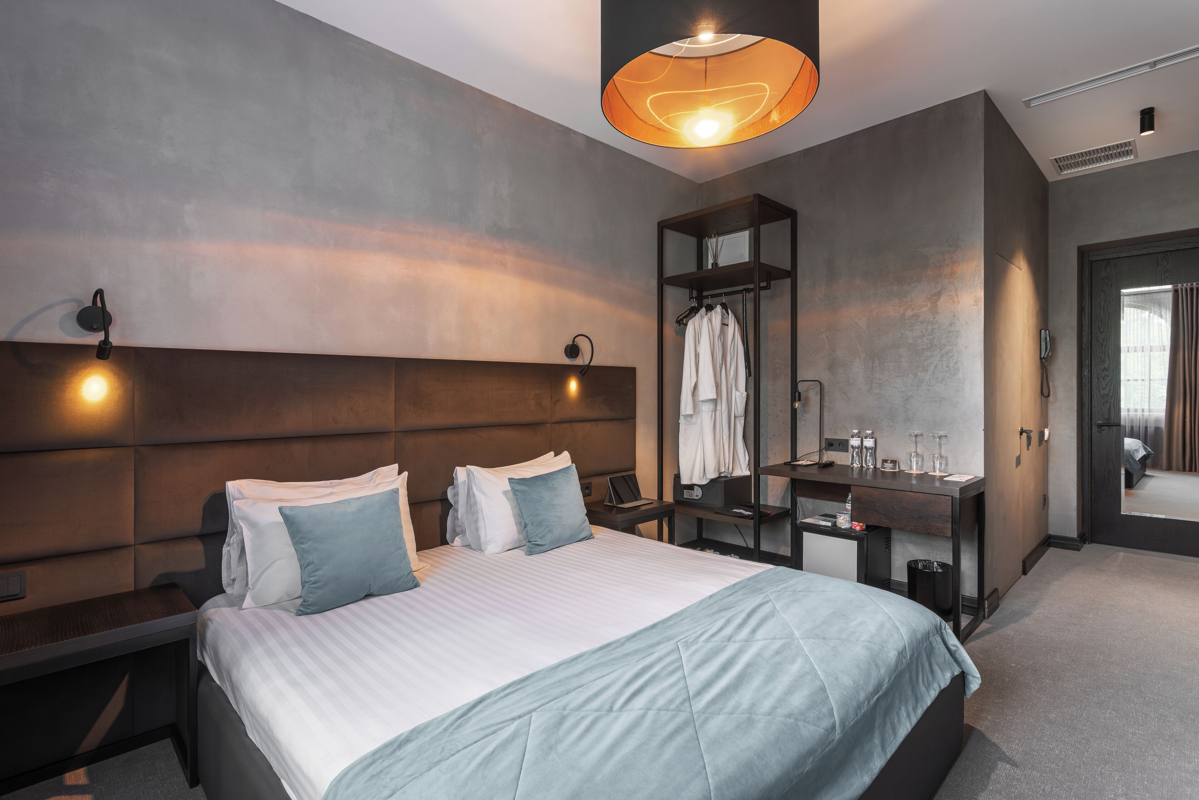 Quarto casal standard | Roupas de cama premium, frigobar, cofres nos quartos