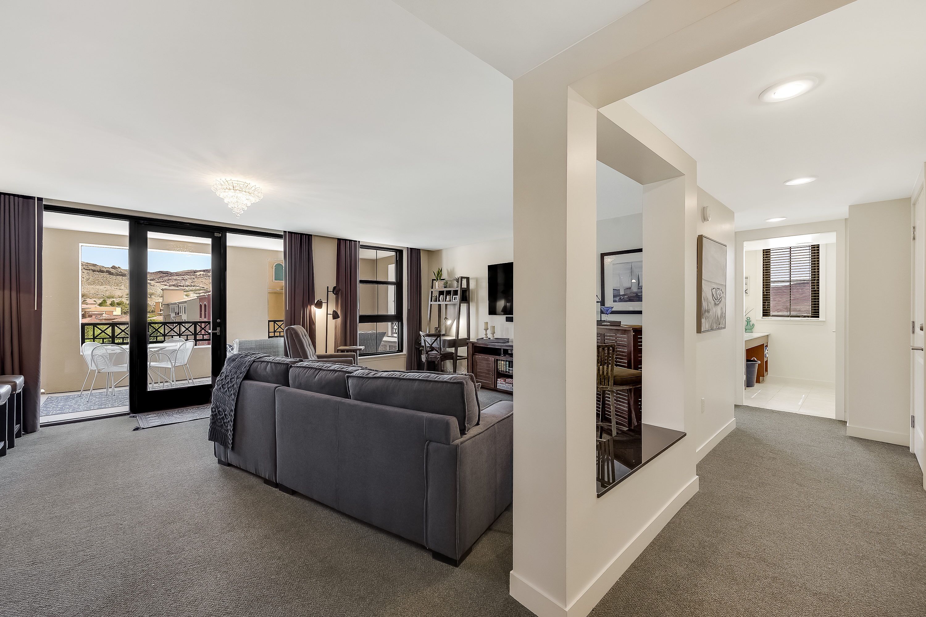 Lakeview Haven: Unwind With Panoramic Serenity - Henderson, NV