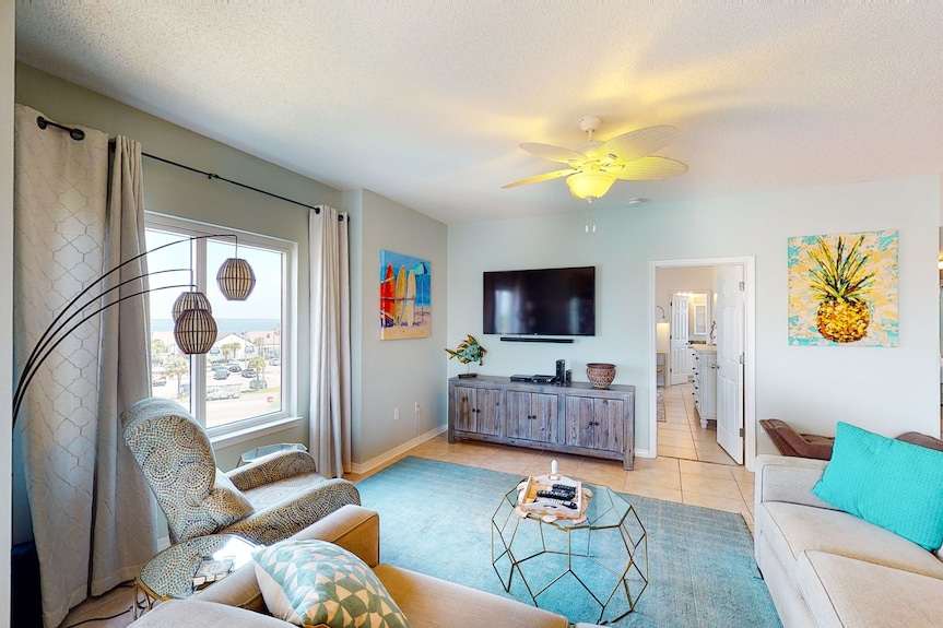 4th Floor Condo, On-site Pool, Amazing View, Beach-front - Pensacola Beach, FL