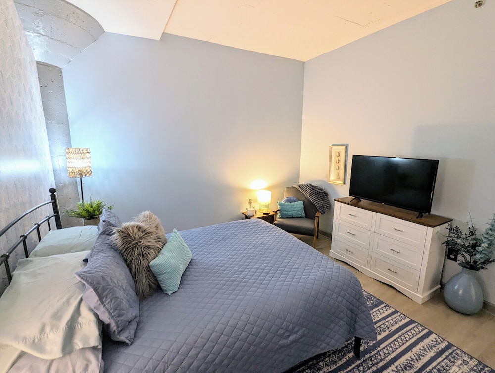 Newly Updated Life On The Bay-get-away Sleeps 4 - Sandusky, OH
