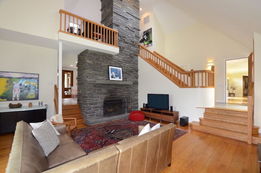 Unique! 40 Pvt. Ac. Fireplace, Grill, Enclosed Heated Pool & Hot Tub - Woodstock, NY