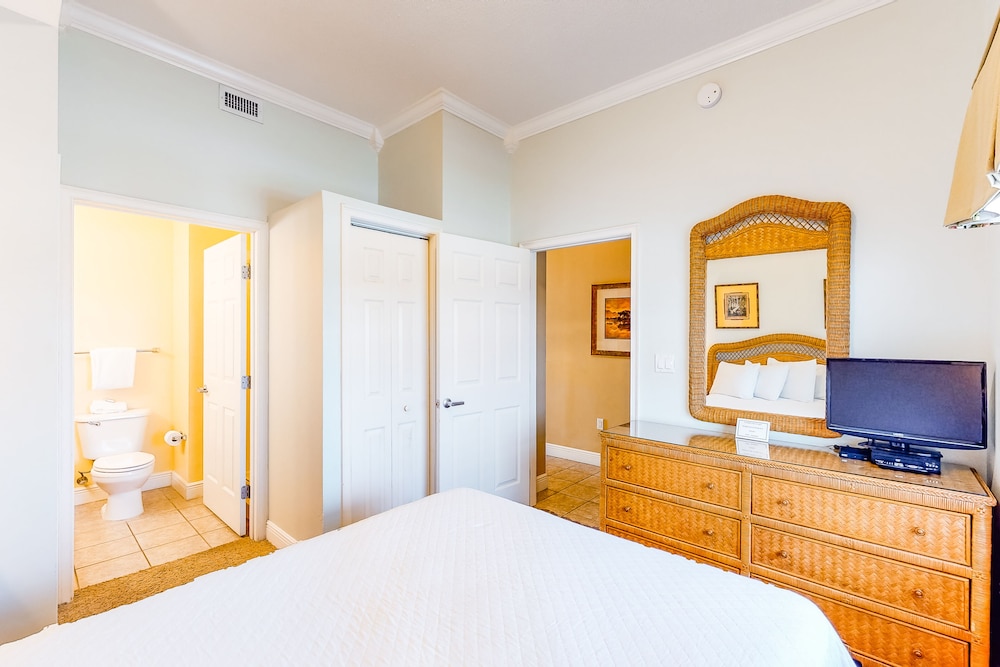 Welcoming 6th-floor Condo Incredible Gulf-front Views Near Local Activities - Mary Esther, FL