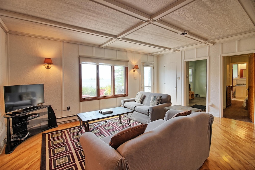 Boathouse Deck! 4bed 4bath Cottage On Lake Muskoka! Very Private! - Bracebridge