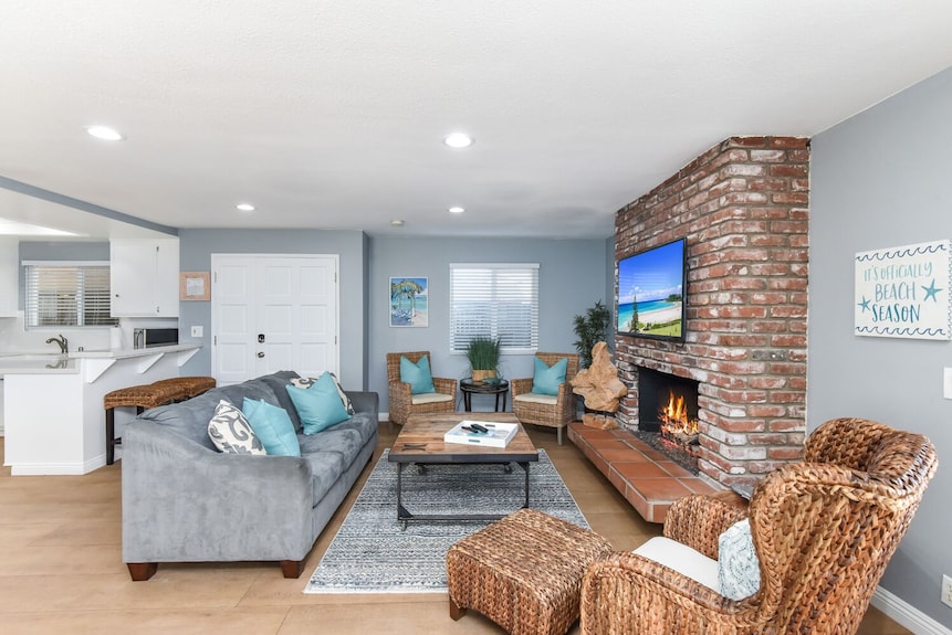 51st St - 5 Bedroom Home W/ Pool Table - 橘郡