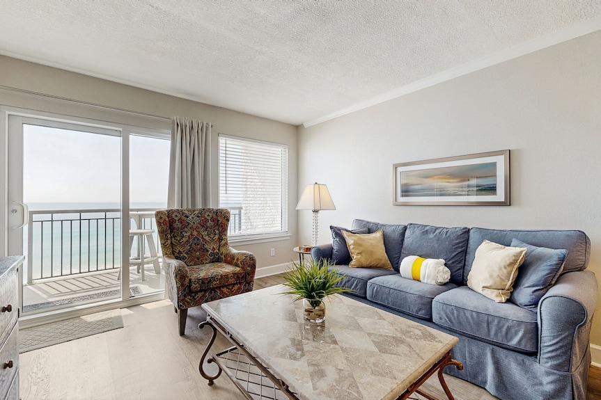 Updated Beachfront Condo With Beach Setup - Quick Drive To Entertainment - Okaloosa Island, FL