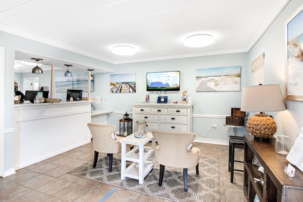 Updated Beachfront Condo With Beach Setup - Quick Drive To Entertainment - Okaloosa Island, FL