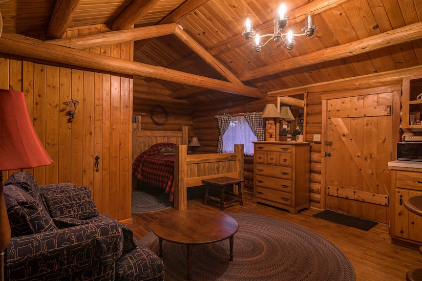 The Yellowstone Cabin - Wyoming