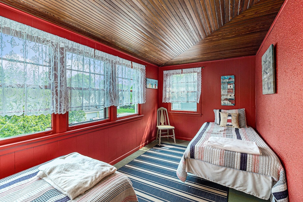 Charming Historic Home Close To Downtown And Beach - Manistee, MI