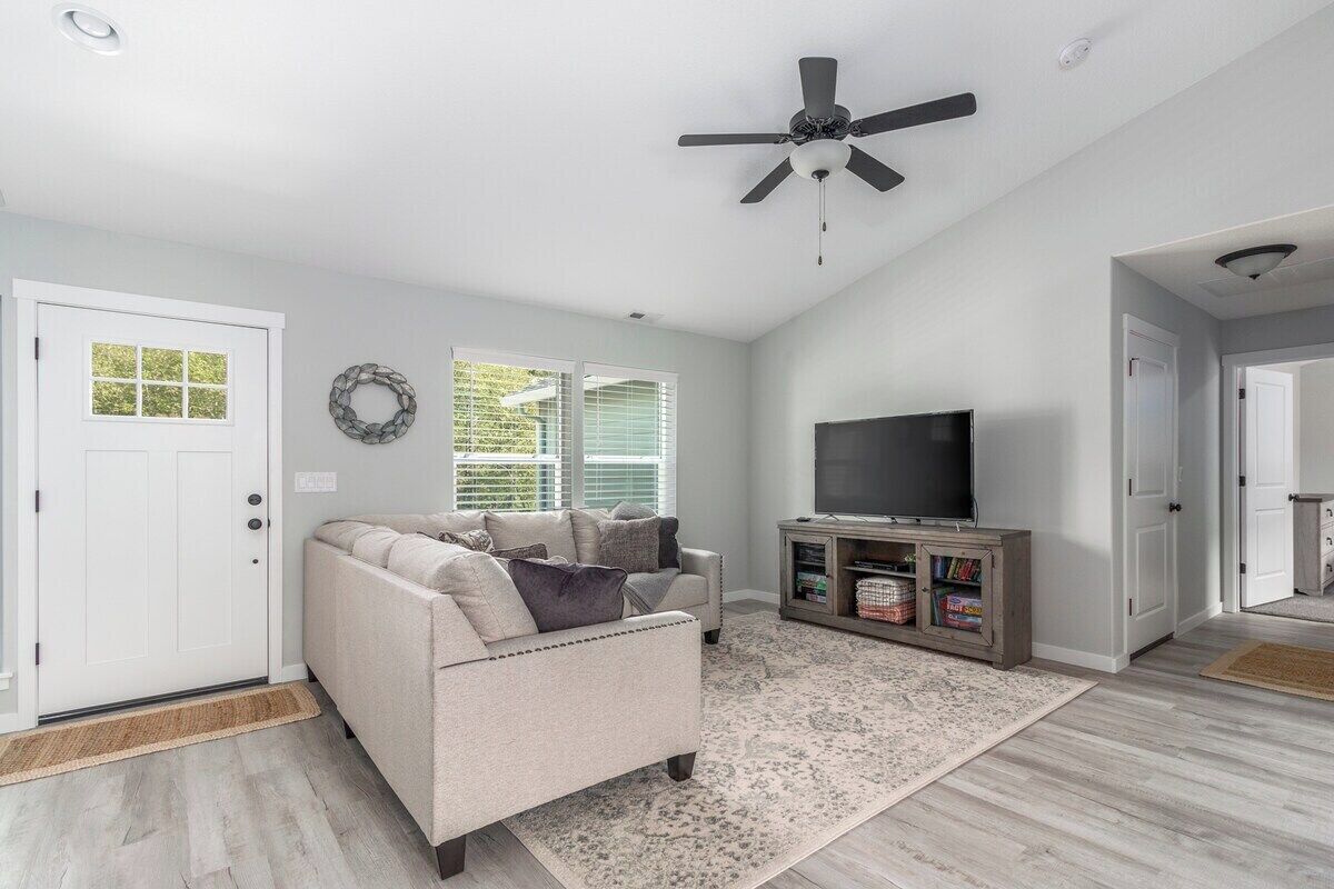 Chill Out Cottage #130 - Brand New Lovely Home, Quiet Neighborhood - Cloverdale, OR