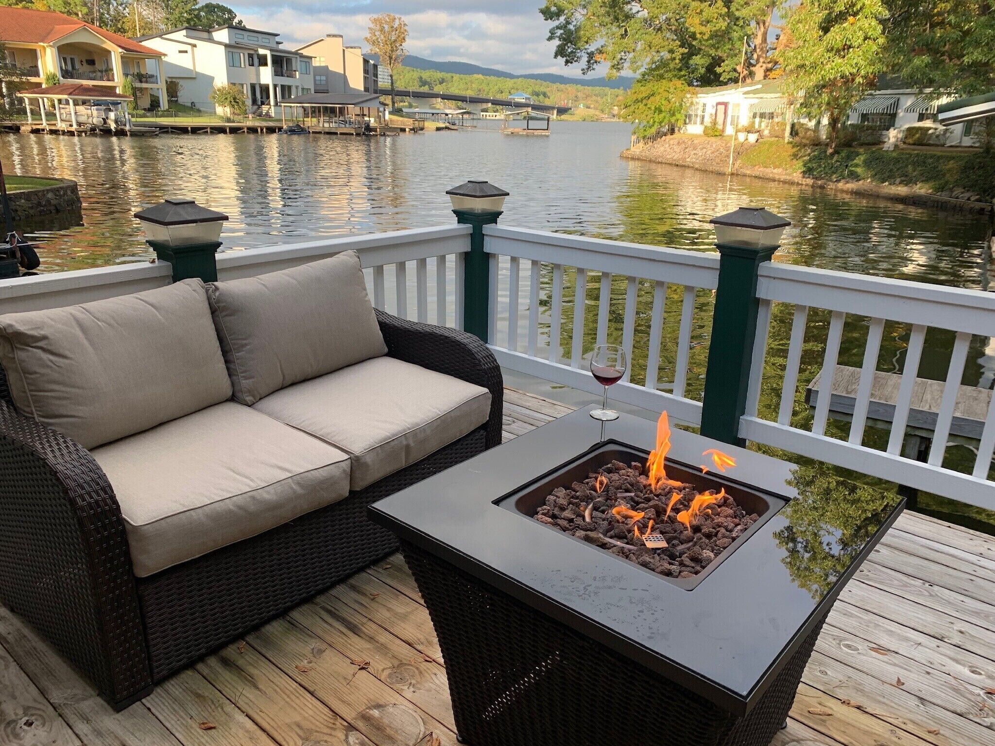The Lakeside Cottage - Hot Springs | Vrbo