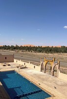 Piscina interior, piscina exterior 
