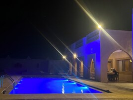 Piscina interior, piscina exterior 