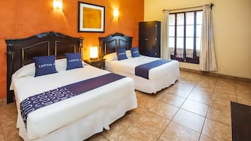 Quarto casal standard (2 Double/Full Bed) | Escrivaninha, Wi-Fi de cortesia, roupa de cama