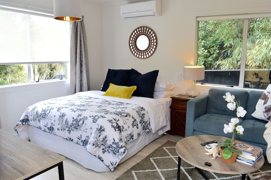 Beach, Cafes, Golf, Sun & Privacy At Paraparaumu Beachside Studio W Sea View - New Zealand