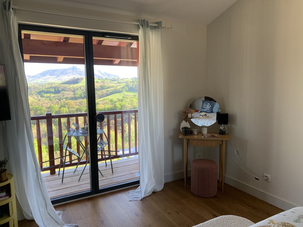 Studio Baïgura Spacieux, Vue Sur Les Montagnes, Accès Direct Piscine & Spa - Hasparren