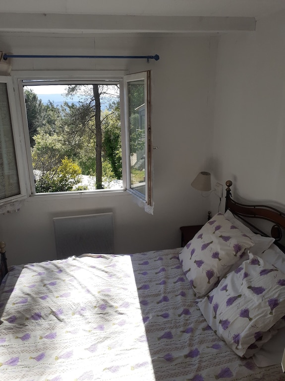 Small, Simple Apartment In The Heart Of The Luberon Countryside. - Apt